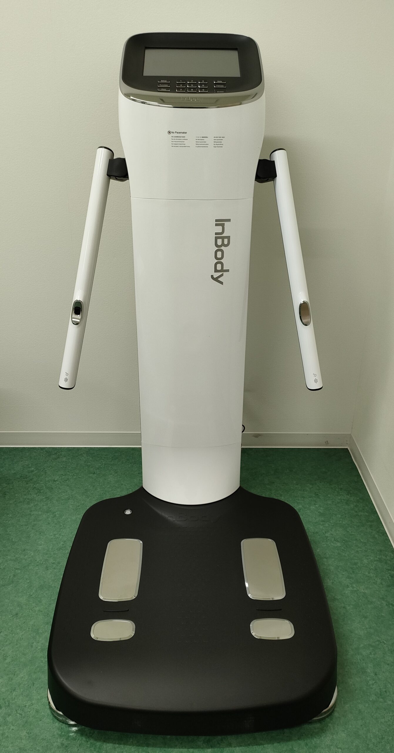 医療機器であるInBody970Sによる筋肉量や体脂肪量などの体成分分析 | 札幌市北区で麻生駅に隣接し痛みに対し多彩な独自の治療法を行うエメラルド整形外科疼痛クリニック